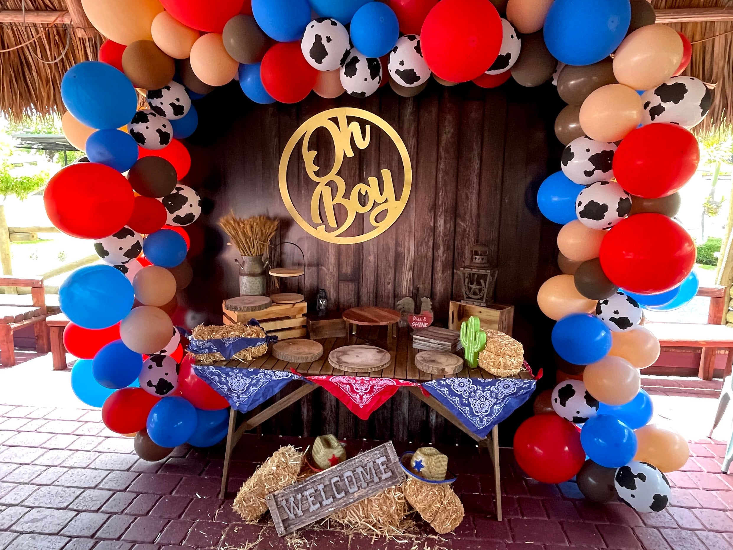 8x8 Wood Wall with Balloon Garland | Just 2 Party Balloon Decor ...