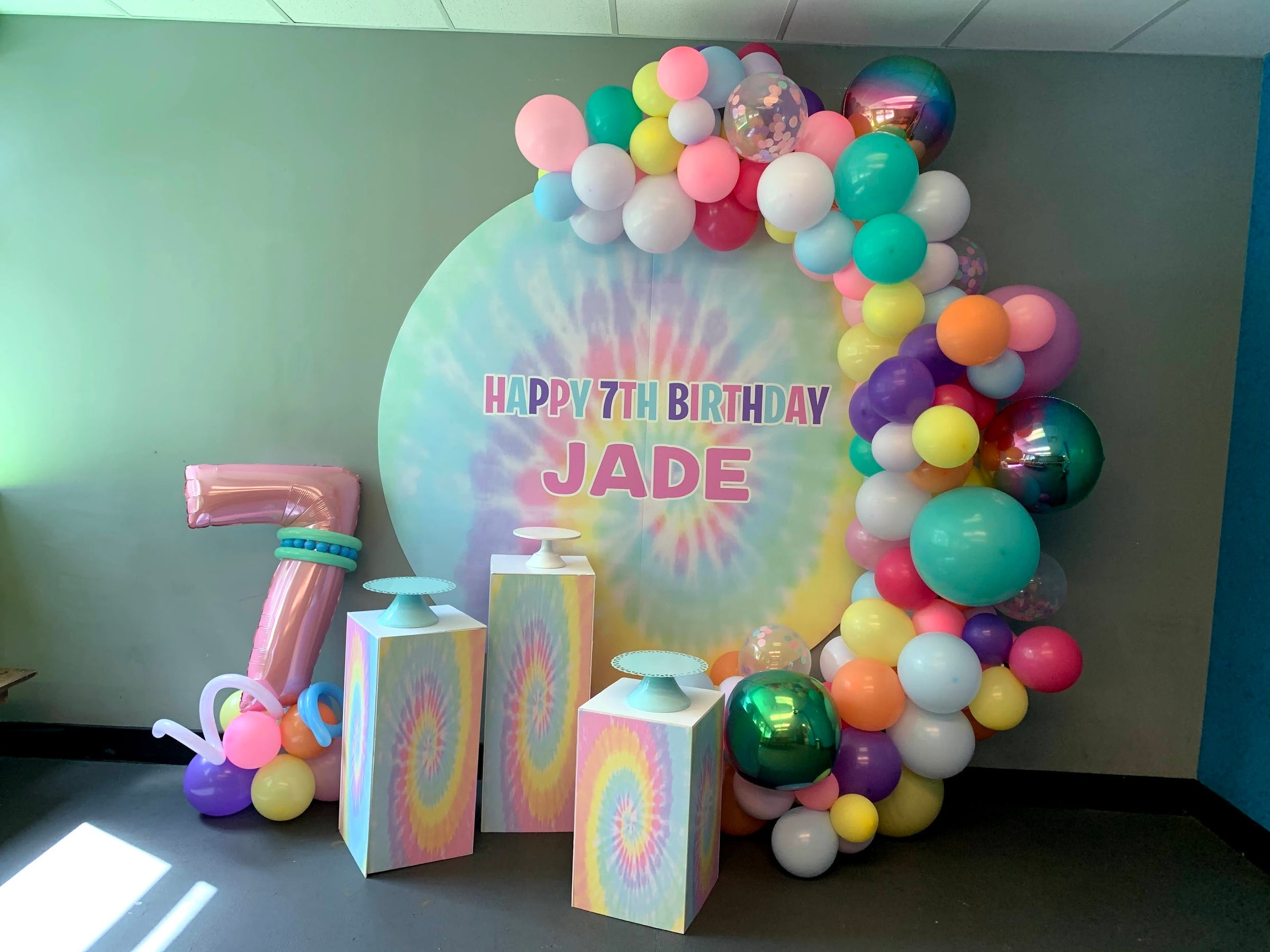 Custom Round 6ft Backdrop with Balloon Garland | Just 2 Party Balloon ...