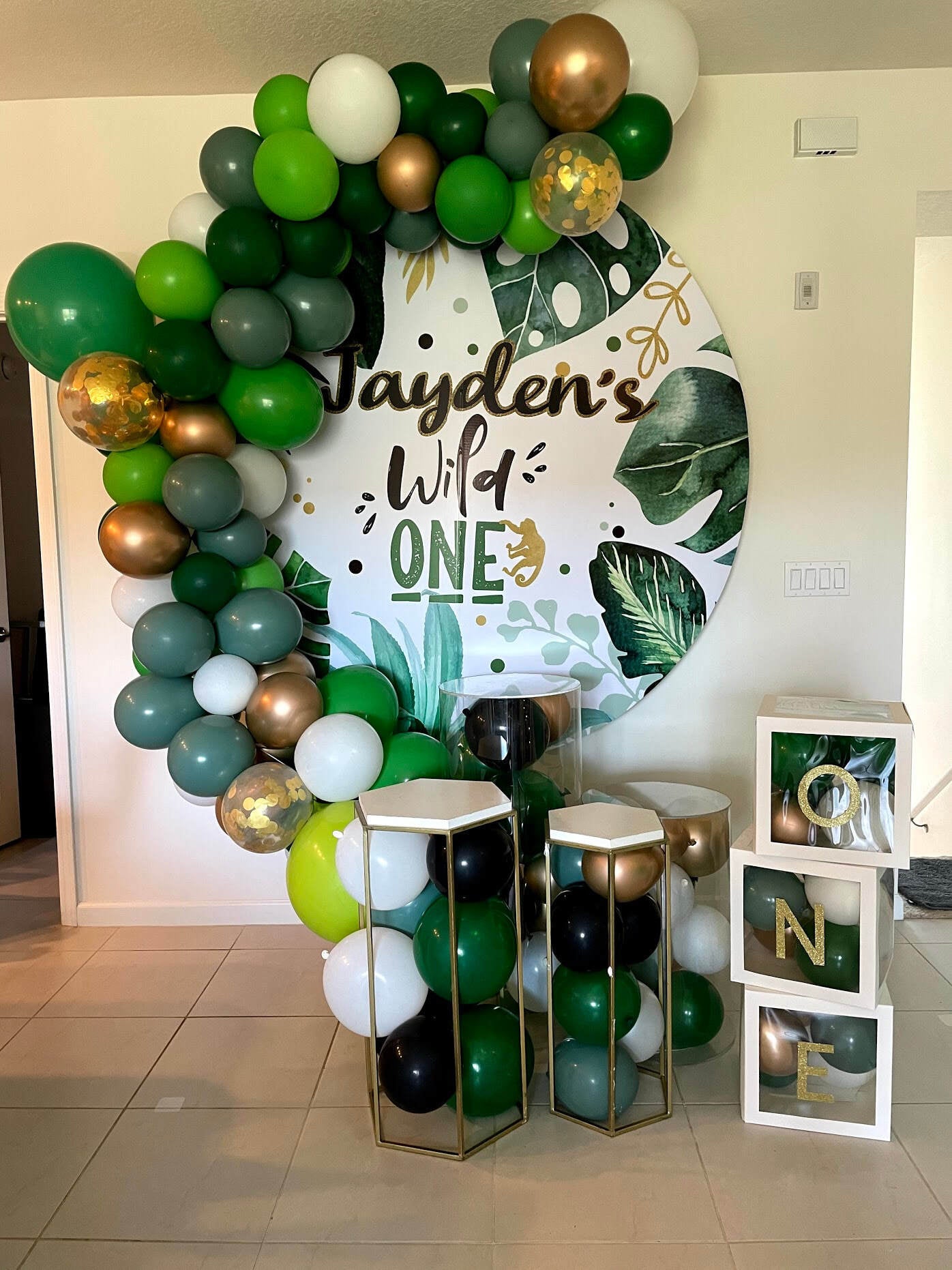 Custom Round 6ft Backdrop with Balloon Garland | Just 2 Party Balloon ...