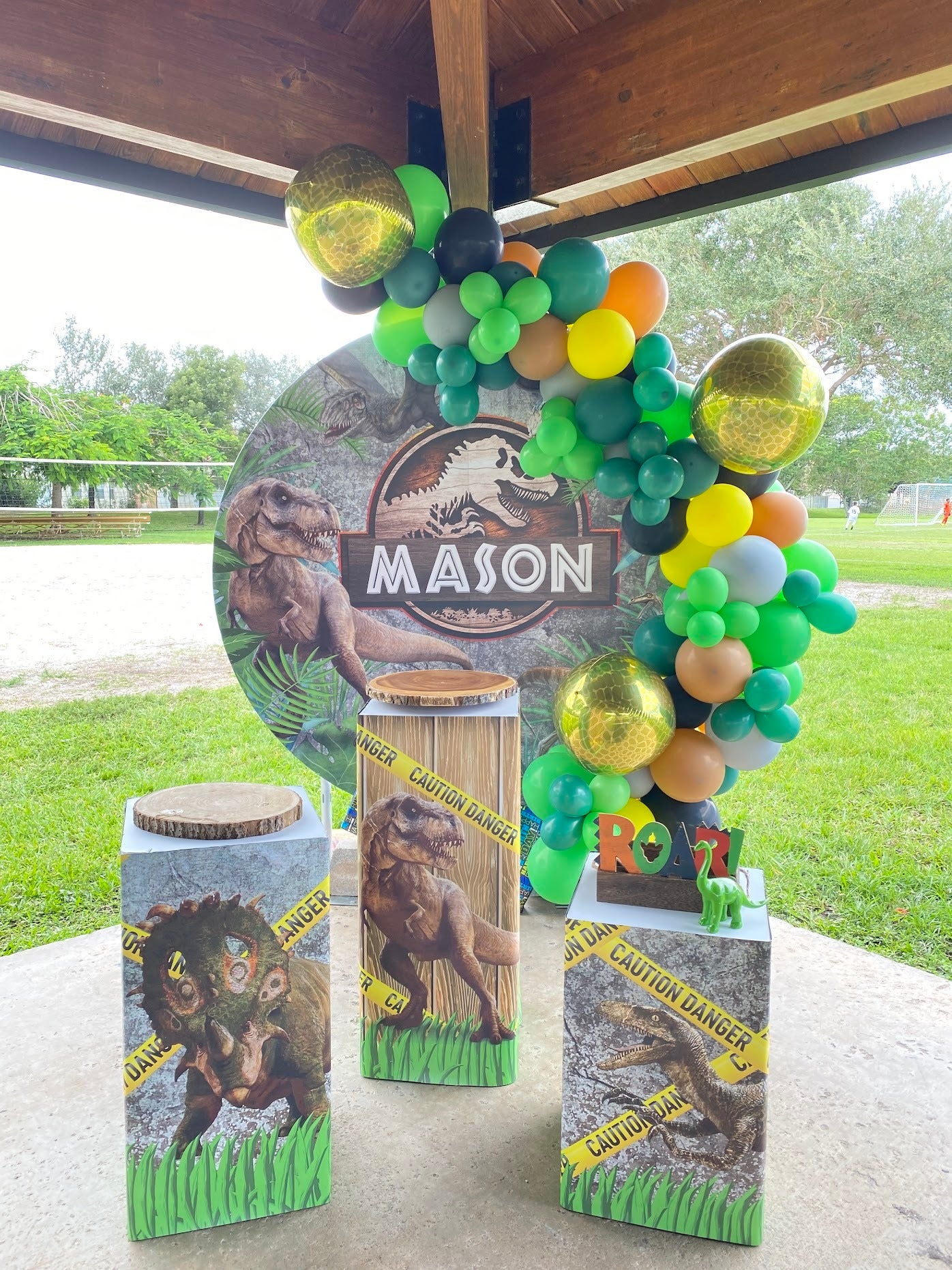 Custom Round 6ft Backdrop with Balloon Garland | Just 2 Party Balloon ...